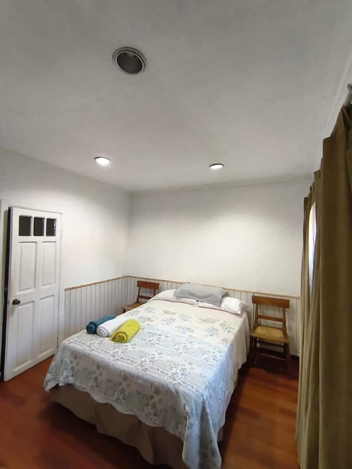 Casa Con Cama Matrimonial Y 10 Camas Individuales. - Santa Cruz