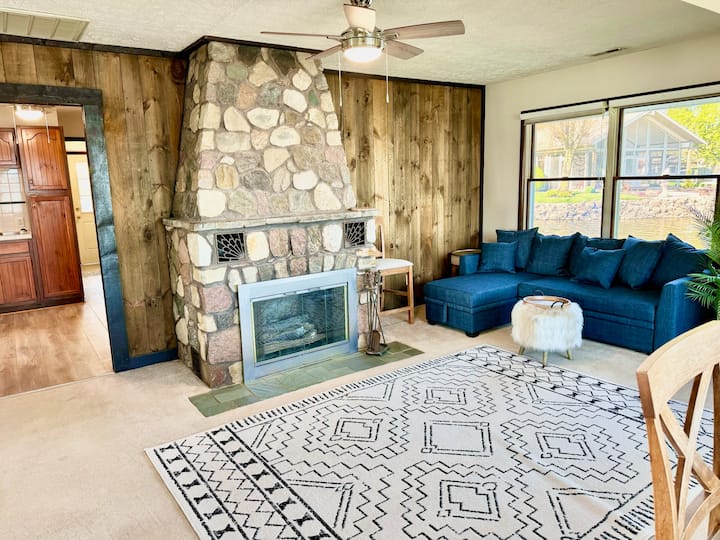 Lake Cottage With Views And Water Access! - Indian Lake, OH