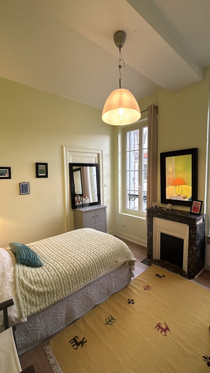 Chambre Authentique Au Cœur De Rochefort - Rochefort, France