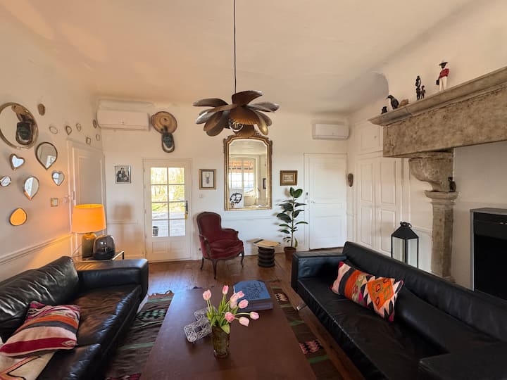 Maison Saint Jean Au Cœur Du Village. - Poligny