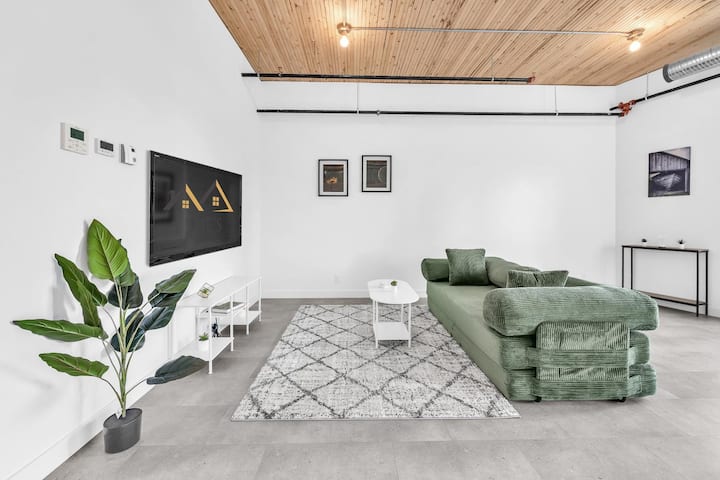 Roof Top, River Views, Sauna, Walk To Stampede - Canada