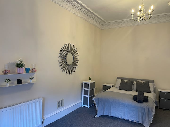 Adam’s West End Place - Glasgow