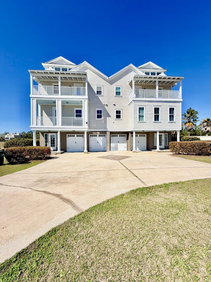 Riverfront Getaway For 6 | Pool • Gated • Near Jax - Crooked River State Park, St Marys