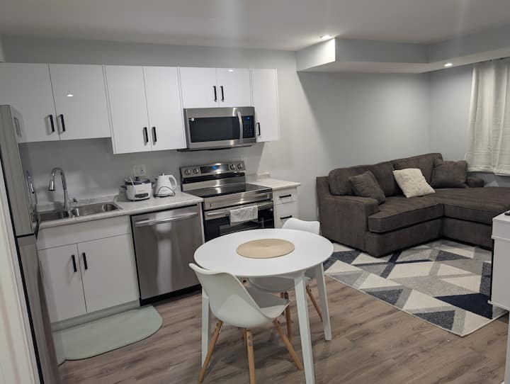 Charming Urban Short-let Stay - Saskatoon