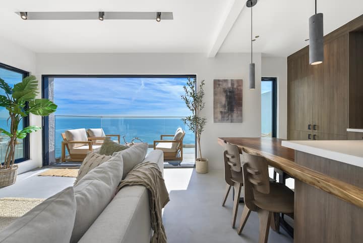 Luxurious Malibu Oceanfront, Beach Direct Access - Malibu, CA