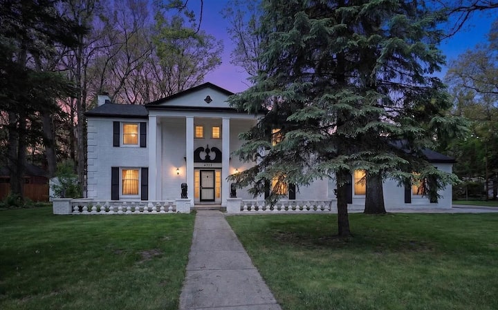 Luxury 5br Retreat W/ Sauna | Sleeps Large Groups - Riga, MI