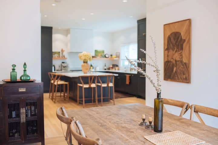 East Van Spacious Character Home | Sleeps 14 - Vancouver