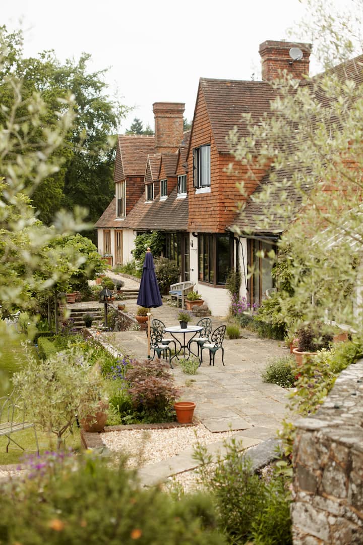 Kilnhanger - Surrey Hills Retreat With Yoga Studio - Guildford, UK