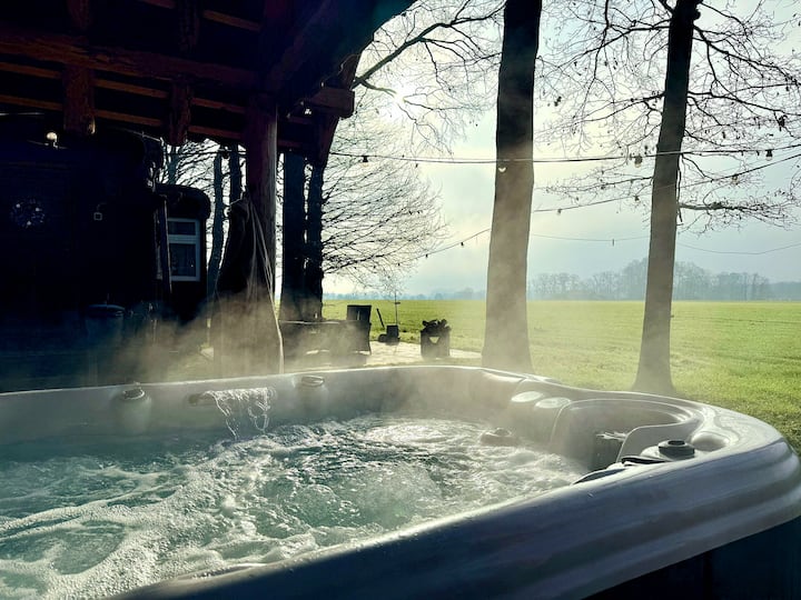 Bijzonder Buitenaf Met Jacuzzi En Finse Sauna. - Aalten