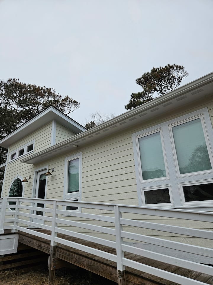 Modern Tiny House W/ Heated Pool - Kitty Hawk, NC