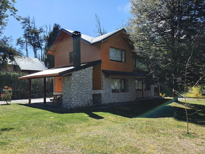 Cabaña 10 Pax, 4 Habitaciones, 3 Baños, Con Pileta - Villa La Angostura