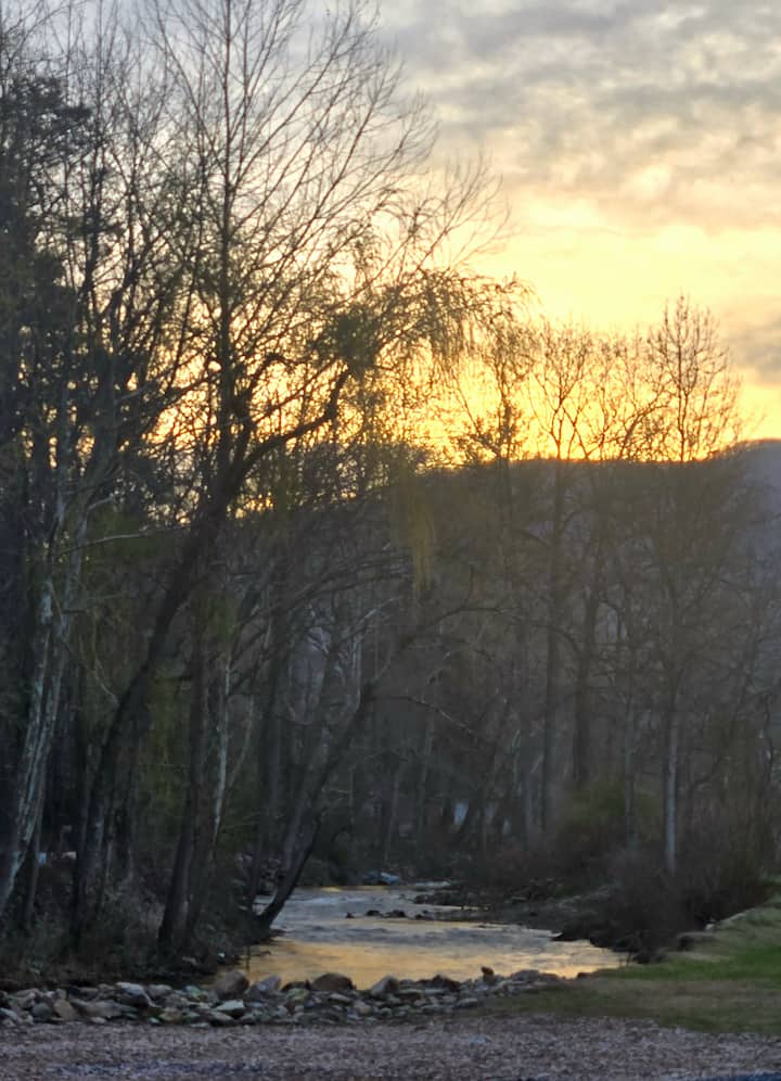 Rambler's Rest At Laurel Fork Creek - Wilbur Lake, TN