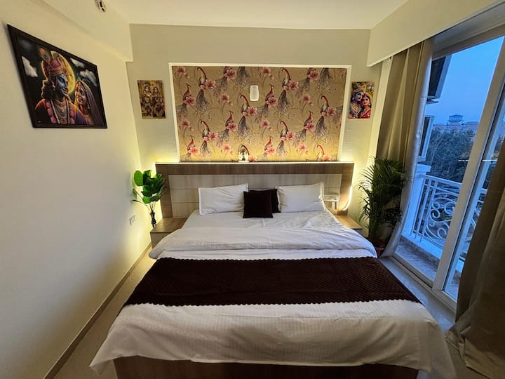 Spiritual Studio Stay • 5 Min From Prem Mandir - Mathura