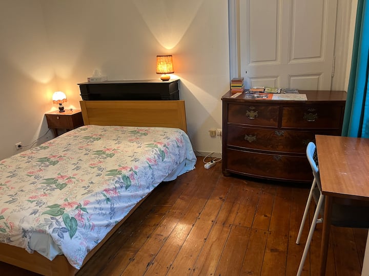 Deux Pièces Et Cave Au Centre-ville Au Calme. - Besançon