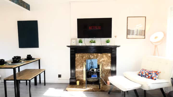 2br| 3tvs Netflix+ps4 |Pvt Parking| Ao Arena 7 Min - Manchester