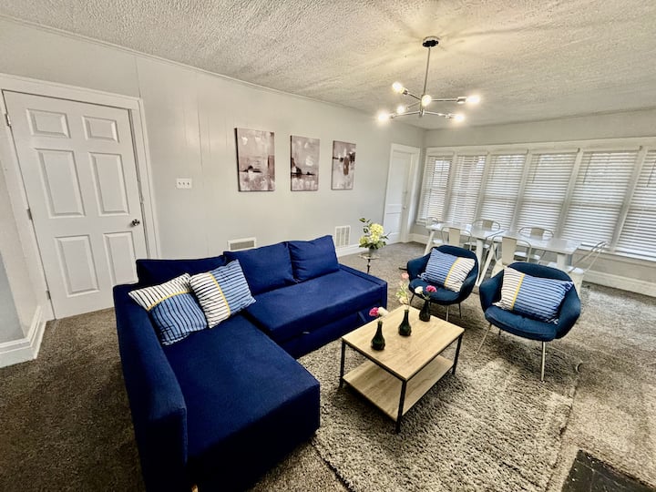 Fun, Spacious & Cozy, Close To Everything! - Detroit