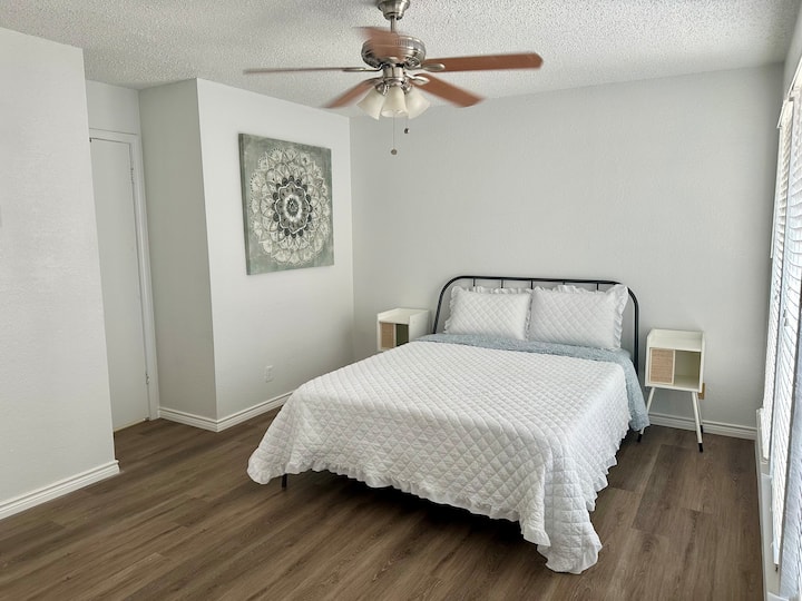Cozy Townhome 1 Bedroom 1.5 Bath With 2 Beds. - Dallas, TX