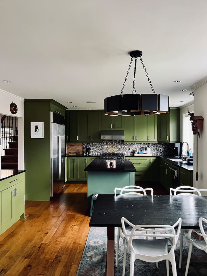 Beautiful Family Home With Pool In Squamish - Squamish