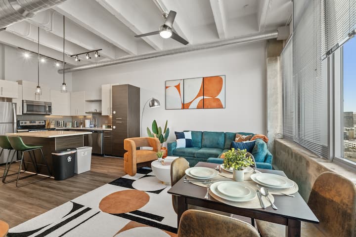 Walk To Fifa | Luxe Dwntn Condo | King Bd Pool/gym - Atlanta, GA