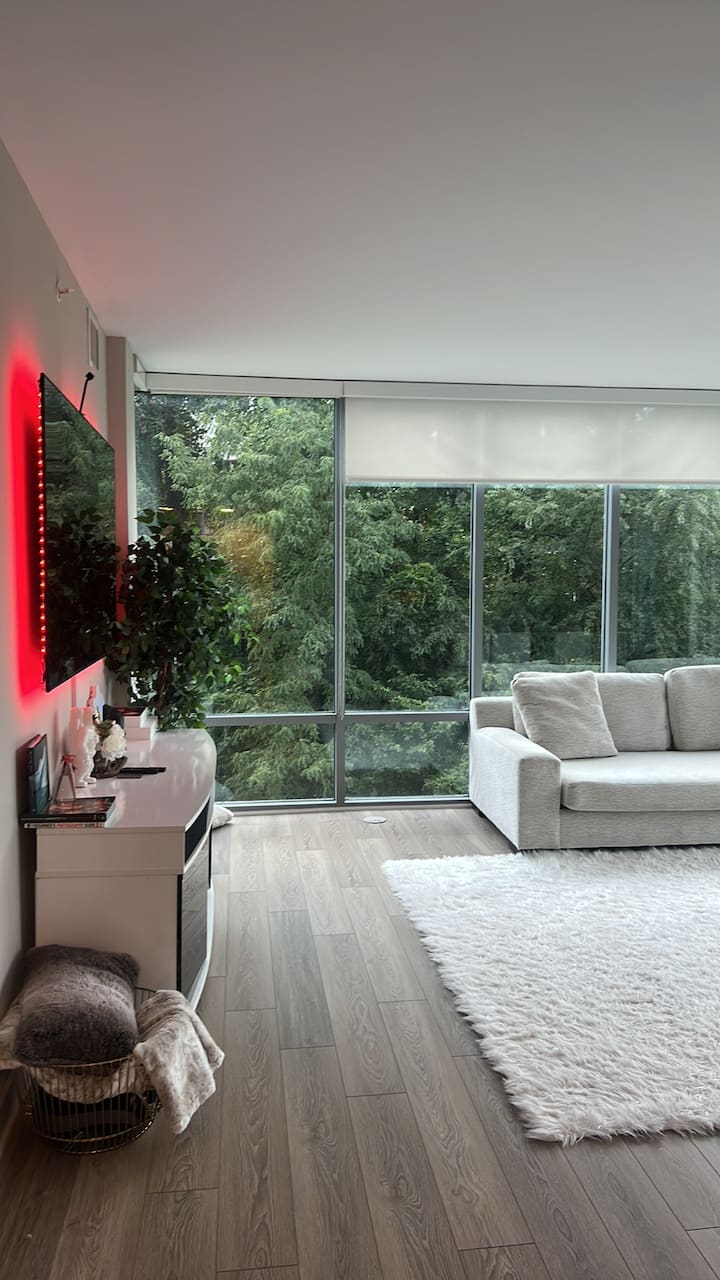 Luxury Tysons Retreat • Metro • Pool • Forest View - Fairfax, VA