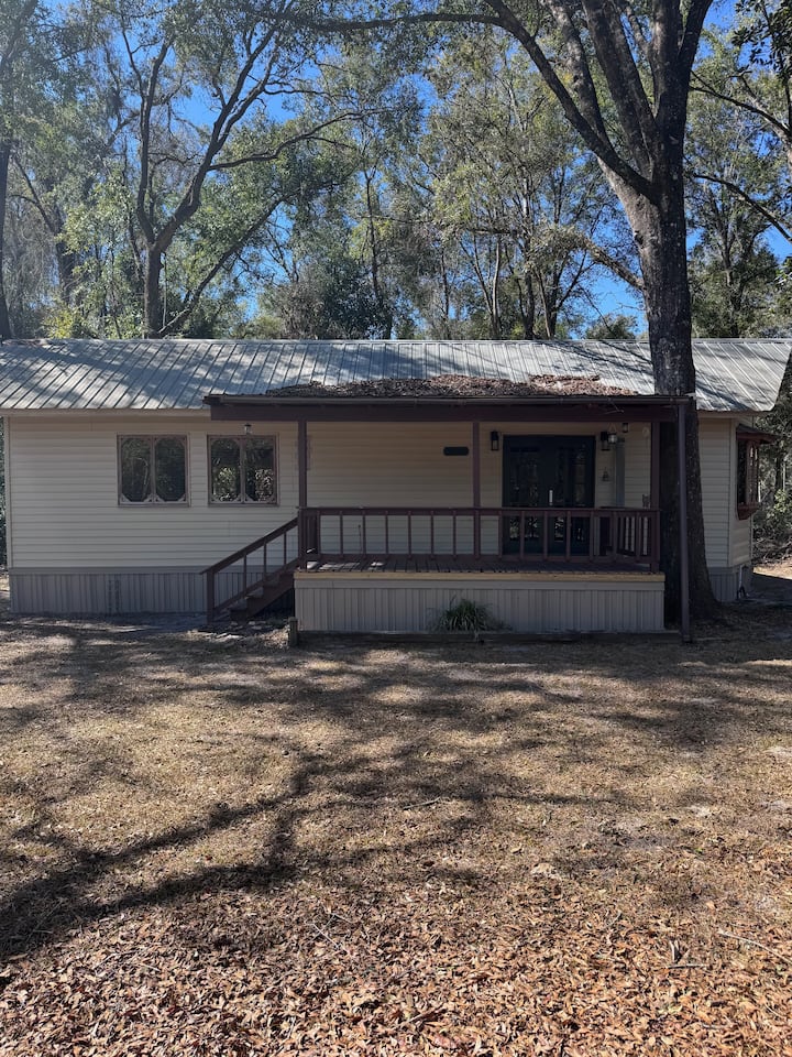 The Songwriter's Cabin - Ichetucknee Springs State Park, Fort White