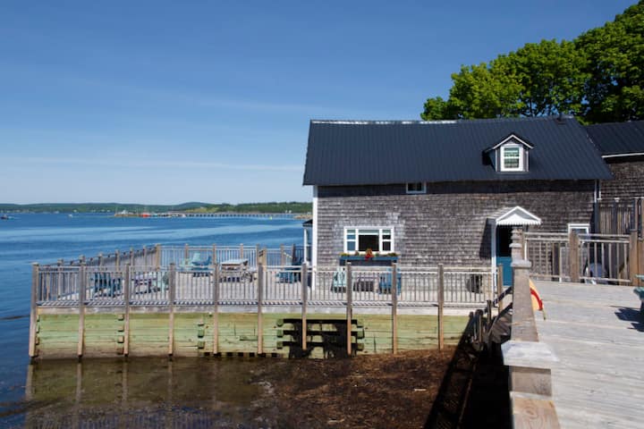 Waterfront 2-bedroom Apartment - St. Andrews