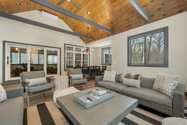 The Laconia Lodge | Cozy Lakes Region Retreat - Laconia, NH