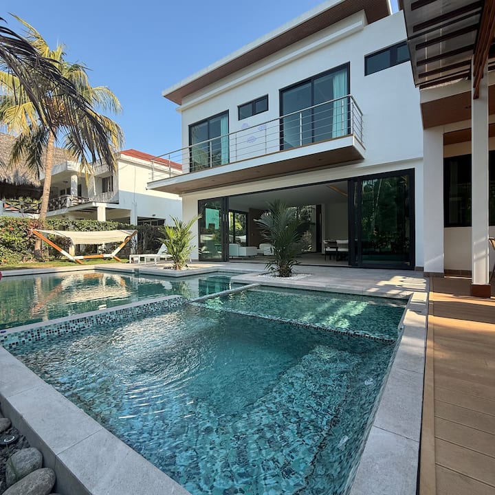 Casa Lujo Piscina Jacuzzi Priv. 7 Baños Cerca Mar - Guatemala