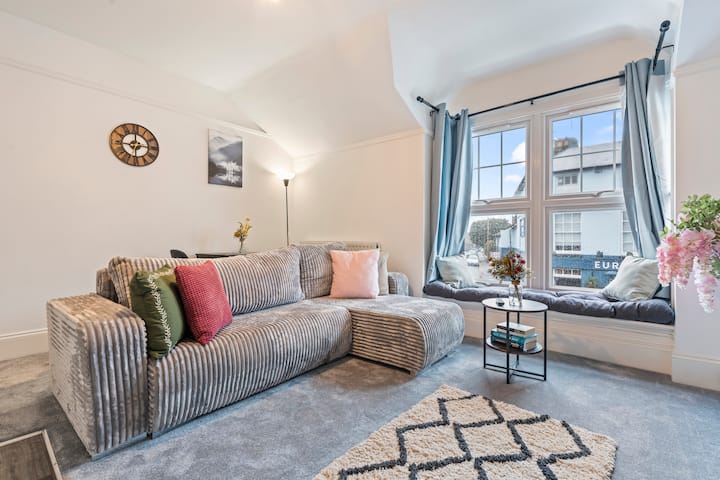 Long Stay/contractors | Sleeps 4 | 2 Toilets| Wifi - Surbiton