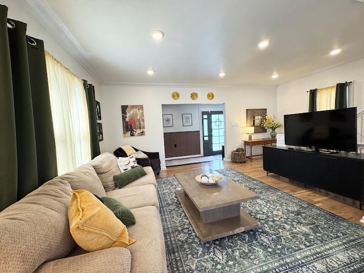 New! Charming College Hill Home With Fire Pit - Wichita State University, Wichita