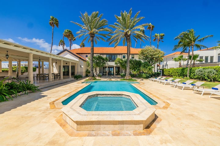 Beachfront 7br Malmok Estate W/ Pool & Ocean Views - Aruba