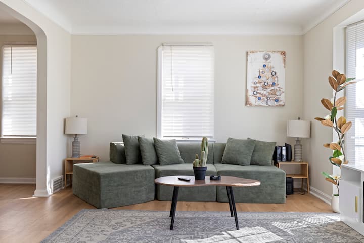 A Luxurious And Pampering Home For A Perfect Stay. - Cleveland Heights, OH