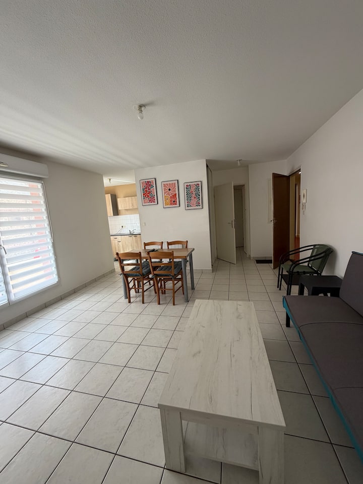 T2 Cosy Centre-ville + Balcon • 5 Min Gare • Wifi - Yvetot