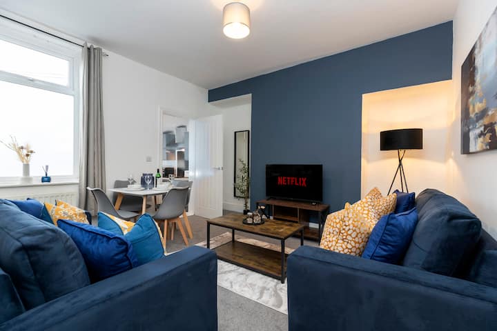 3 Bedroom Apartment In Jarrow. Free Parking - Newcastle upon Tyne