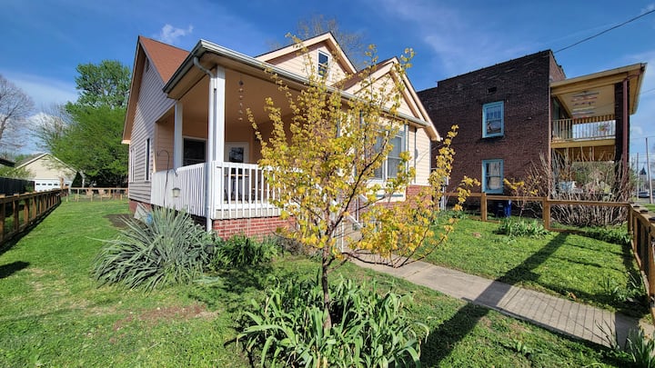 Bluedog Stays - Paducah, KY