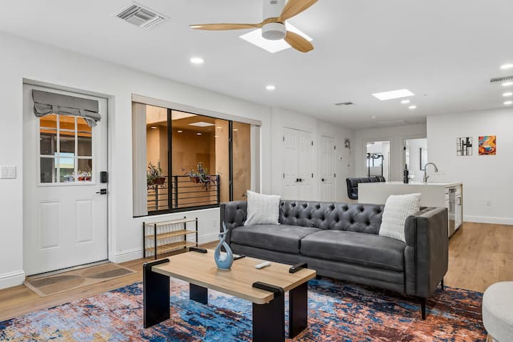 Artistic Penthouse Suite - Villas On The Avenue - Fountain Hills, AZ