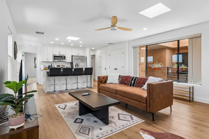 Western Penthouse Suite - Villas On The Avenue - Fountain Hills, AZ