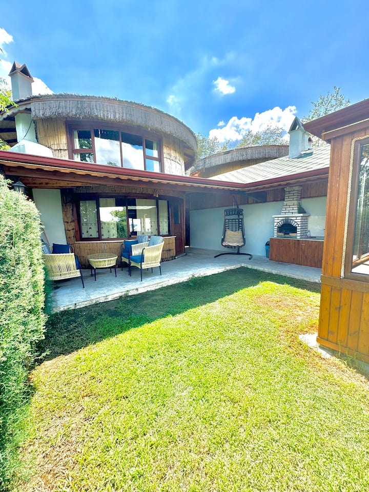 Yuvarlak Isıtmalı Kapalı Havuzlu Bungalow M4 - Sapanca