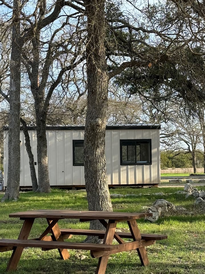 The Cardinal At Fotohogg Farm - Dripping Springs, TX