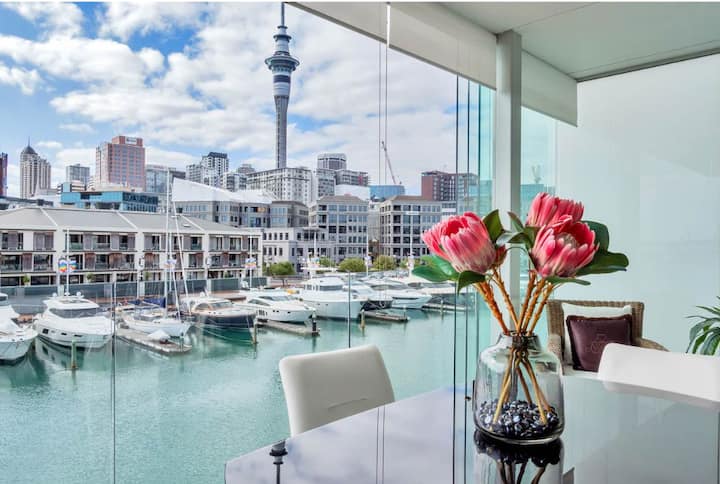 Waterfront Marina Retreat – Pool, Gym & Parking - Auckland