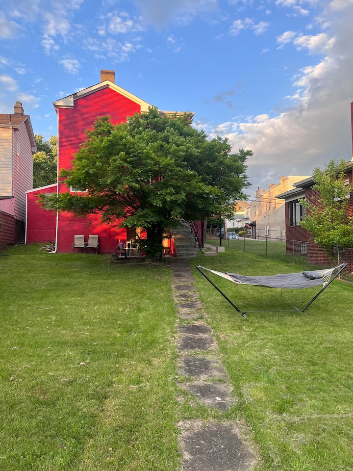 Cozy 2br Near Kennywood & Waterfront - Old Mill, West Mifflin