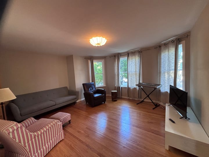Midtown Duplex - Spacious And Close To Ameneties - Sacramento, CA