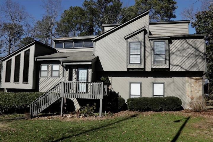 Beautiful Modern Furnished Home In Marietta - Marietta, GA
