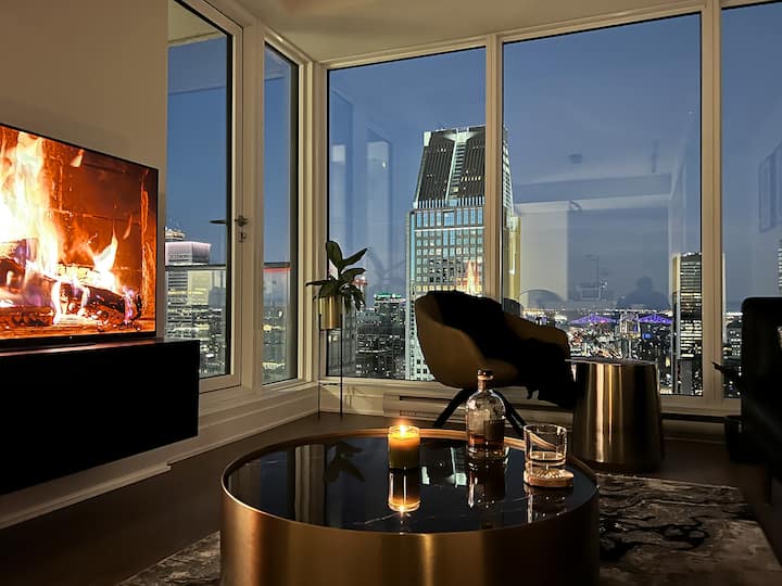 46th-floor High-end Downtown Condo - Montreal