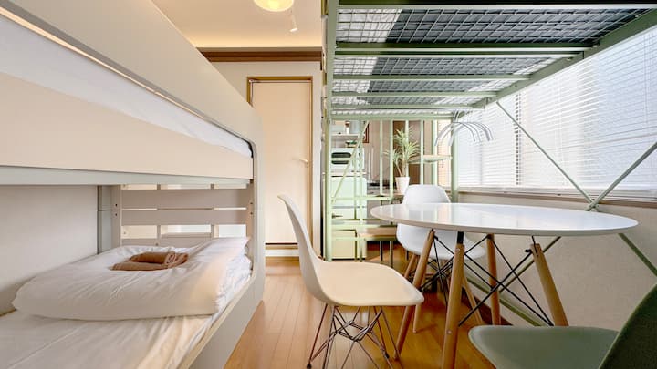 【深大寺・秘密基地】ロフト下の隠れ家デスク＆ミントグリーンの世界 / 最大3名 - Chofu