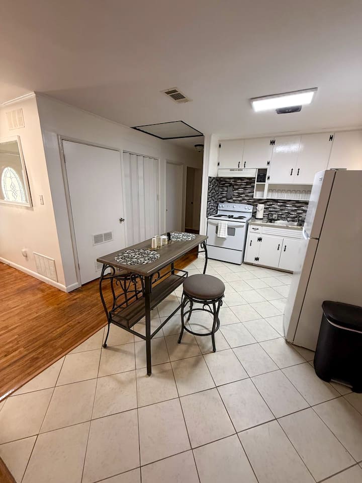 Portofino- Nottingham Hide Away- 4br 2 Bath - Montgomery, AL