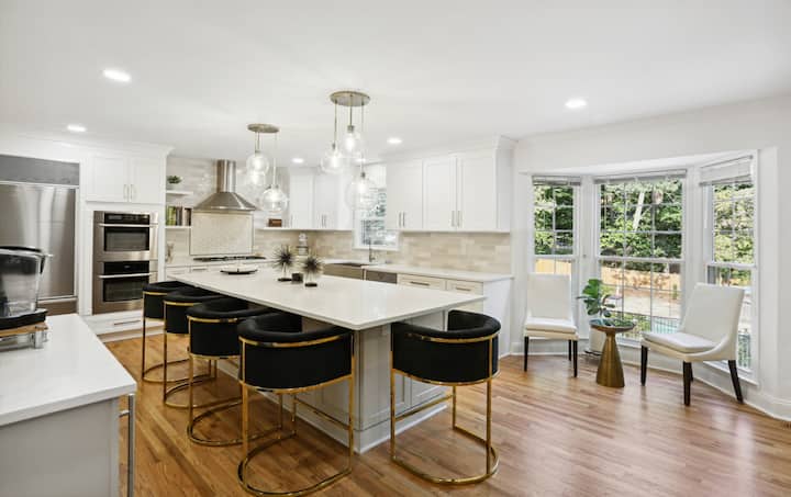 Luxury Retreat | Pool, Executive Ready, Near Marta - Dunwoody, GA