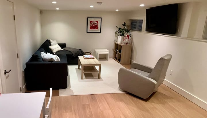 Modern & Cozy Guest Space | Walk To Fifa Fan Zone - Vancouver