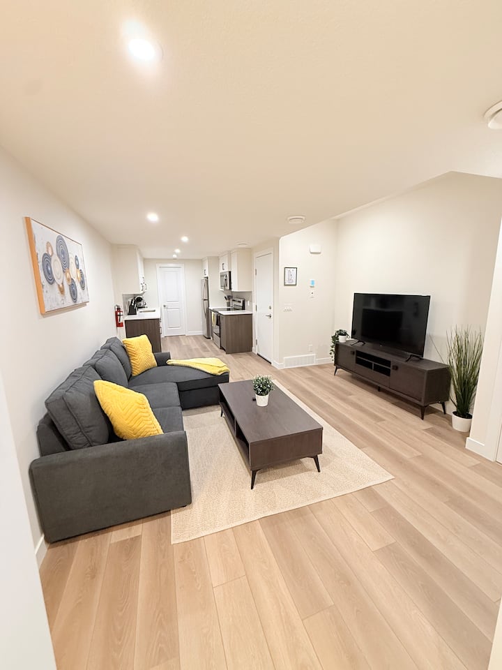 Modern Seton Suite | Kitchen + Laundry + Tv - Calgary