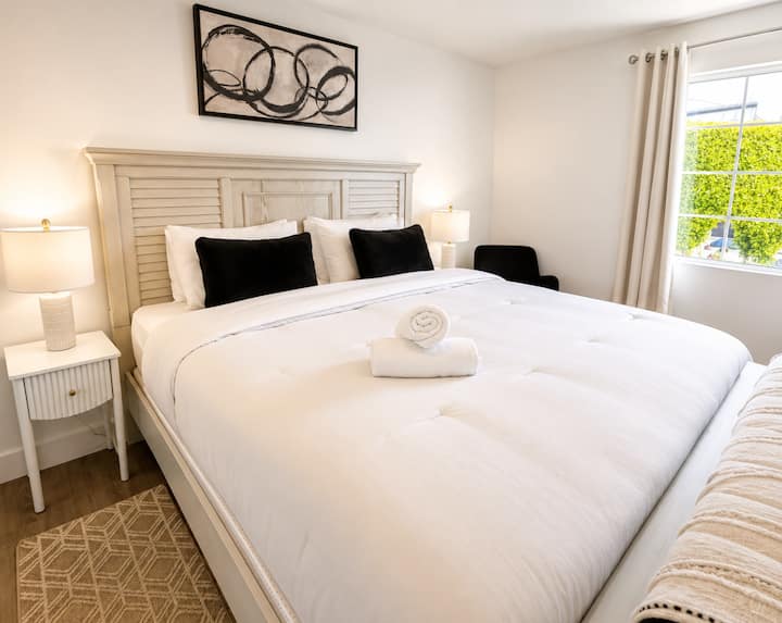 West House | 2 Bed & 2 Bath| Parking | Central - Culver City
